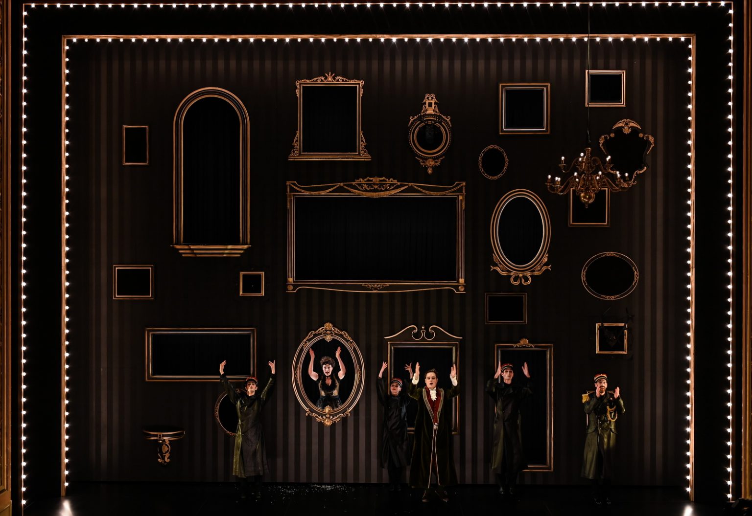 DIE FLEDERMAUS – BRUNO de LAVENERE scénographe